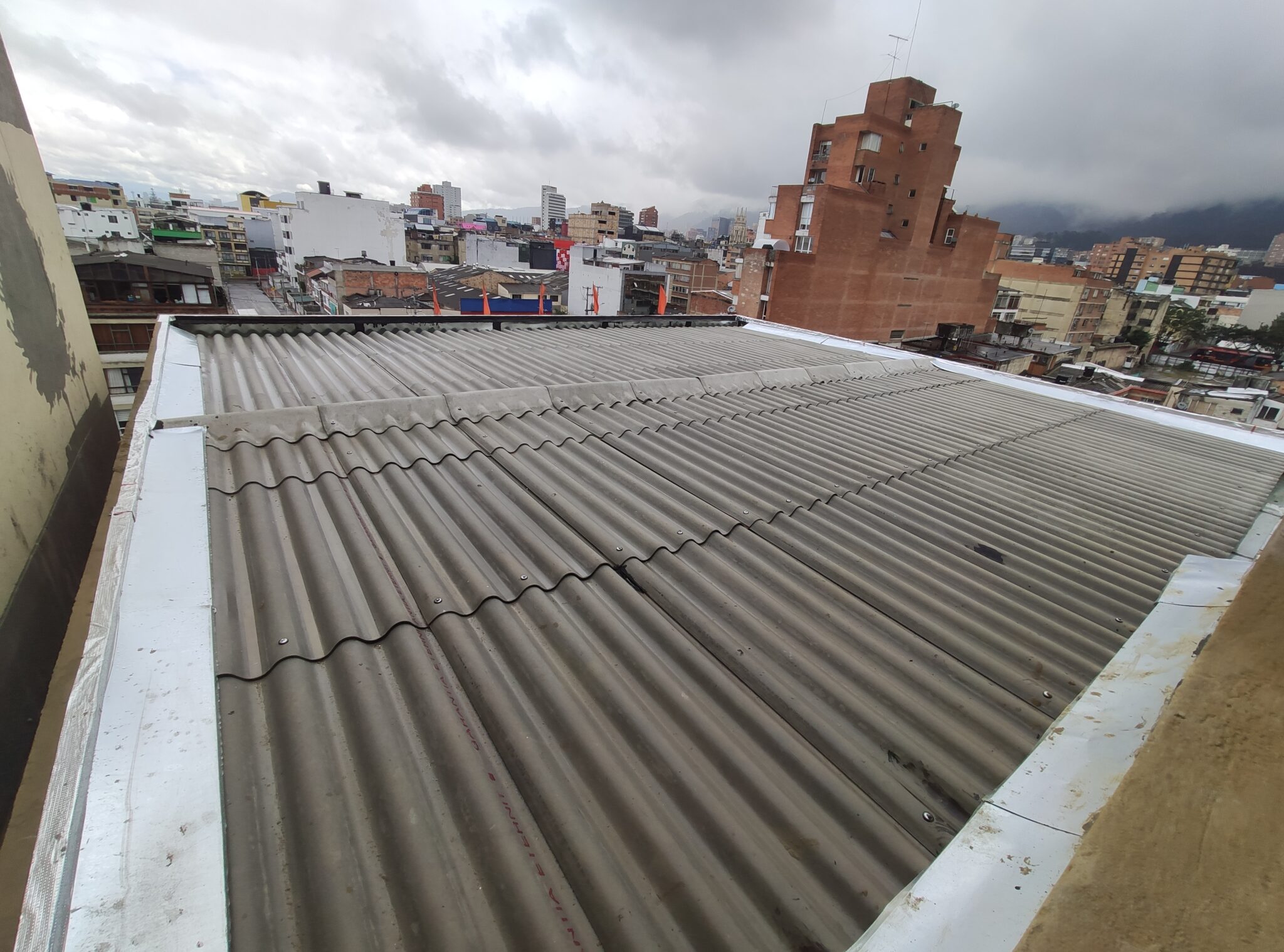 Cubierta en tejas de fibrocemento Chapinero | Comando Construcciones