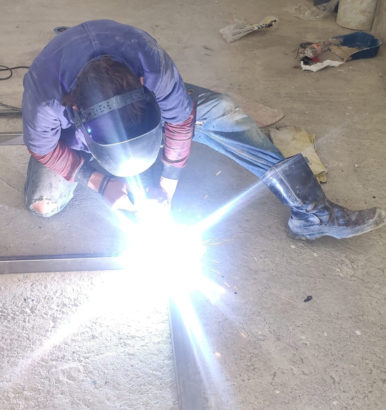 Los riesgos de soldar sin careta o mascara fotosensible | Comando ...