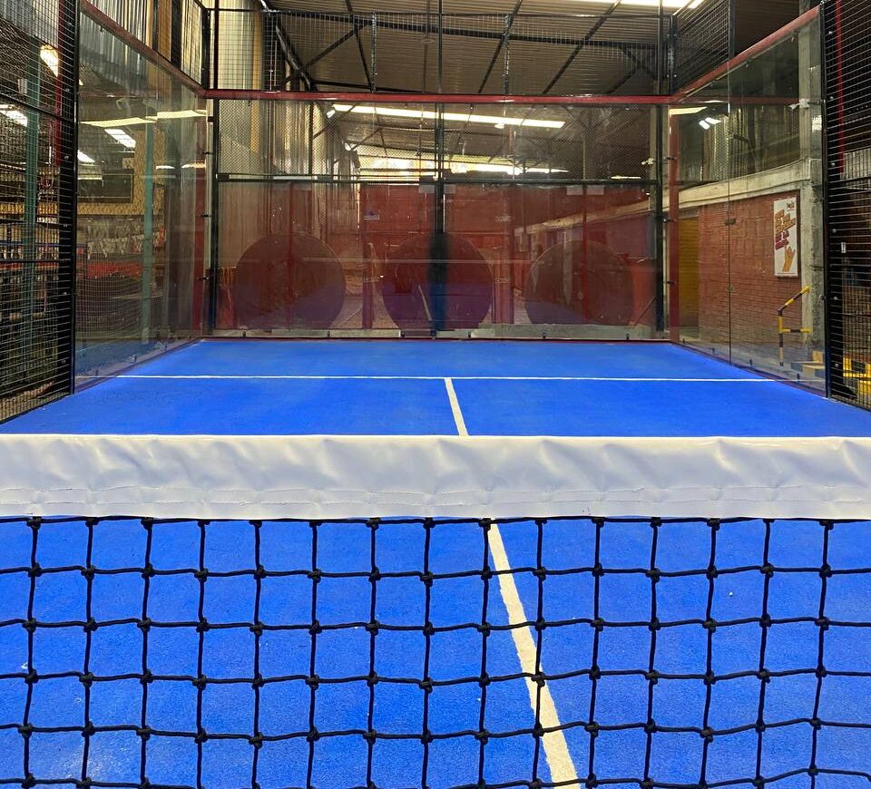 ¿Cómo se instala la red de una cancha de pádel? | Comando Construcciones
